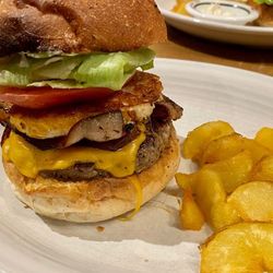 マンチズ バーガー シャック（MUNCH'S BURGER SHACK） - 浜松町 (ハンバーガー) 【aumo(アウモ)】