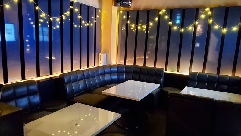 博多駅からほど近い『Bar LIT』で楽しい時間を過ごそう！ | aumo[アウモ]